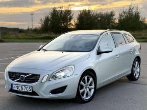 Volvo V60 2011 in Siauliai, with an engine capacity of 1.56 L and mileage of 327 thousand km for 4400 €, photo  on AUTOMOTO.COM.LV