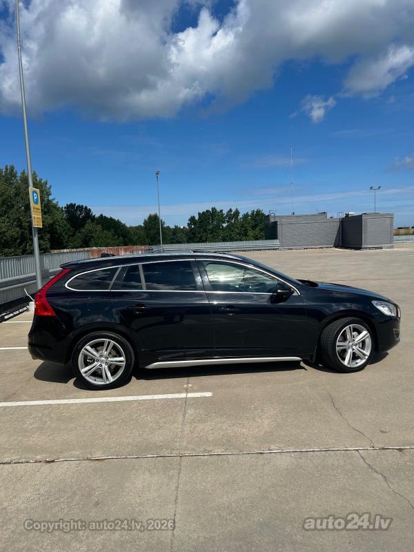 Volvo V60 2011 Tallina vietnē Volvo V60 2011 Tallina, ar dzinēja tilpumu 2.40 L un nobraukumu 235 tūkst. km par 8400 €, foto 5 vietnē AUTOMOTO.COM.LV