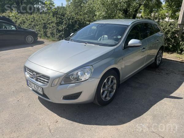 Volvo V60 2012 Rīga, ar dzinēja tilpumu 2.00 L un nobraukumu 336 tūkst. km par 7100 €, foto 1 vietnē AUTOMOTO.COM.LV