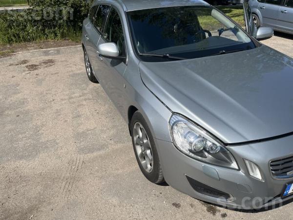Volvo V60 2012 Rīga, ar dzinēja tilpumu 2.00 L un nobraukumu 336 tūkst. km par 7100 €, foto 2 vietnē AUTOMOTO.COM.LV