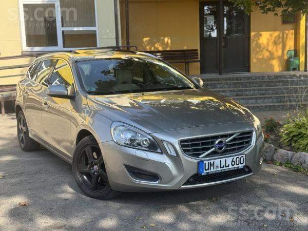Volvo V60 2012 in Vilnius, with an engine capacity of 2.40 L and mileage of 345 thousand km for 5550 €, photo 2 on AUTOMOTO.COM.LV