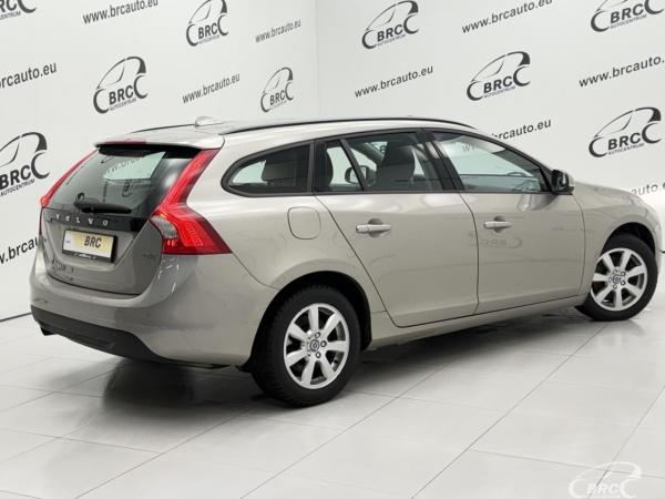 Volvo V60 2012 in Vilnius, with an engine capacity of 1.56 L and mileage of 296 thousand km for 4900 €, photo 2 on AUTOMOTO.COM.LV