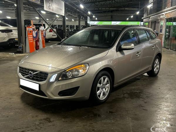 Volvo V60 2012 in Vilnius, with an engine capacity of 1.56 L and mileage of 296 thousand km for 4900 €, photo 1 on AUTOMOTO.COM.LV