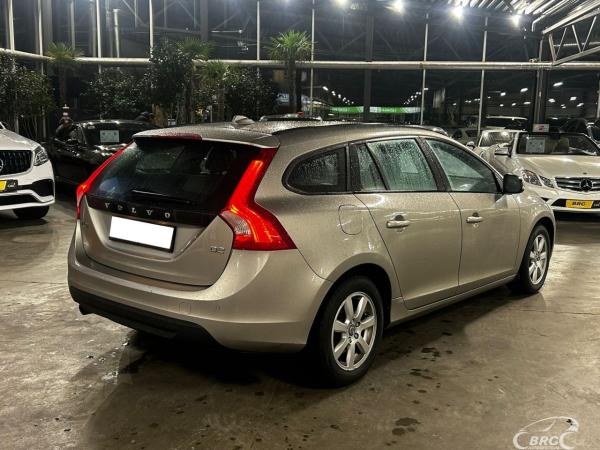 Volvo V60 2012 in Vilnius, with an engine capacity of 1.56 L and mileage of 296 thousand km for 4900 €, photo 2 on AUTOMOTO.COM.LV