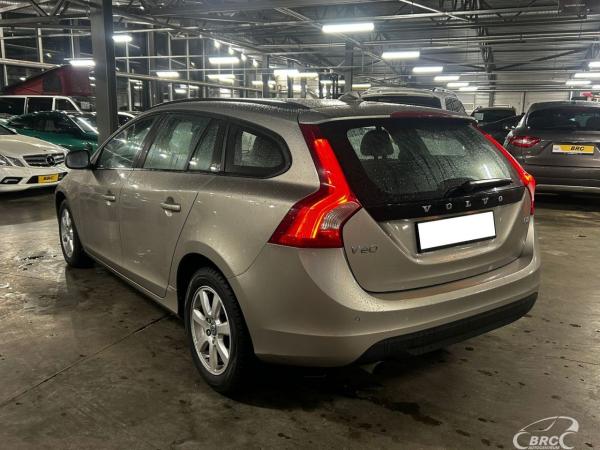 Volvo V60 2012 in Vilnius, with an engine capacity of 1.56 L and mileage of 296 thousand km for 4900 €, photo 3 on AUTOMOTO.COM.LV