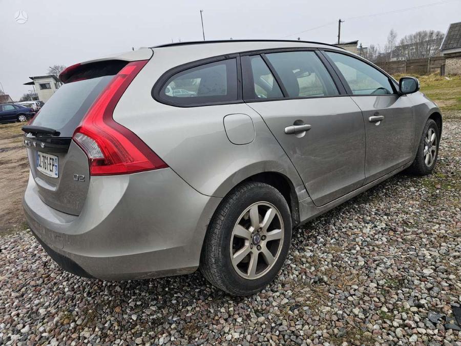Volvo V60 2012 Tauragė, ar dzinēja tilpumu 1.56 L un nobraukumu 250 tūkst. km par 4500 €, foto 3 vietnē AUTOMOTO.COM.LV