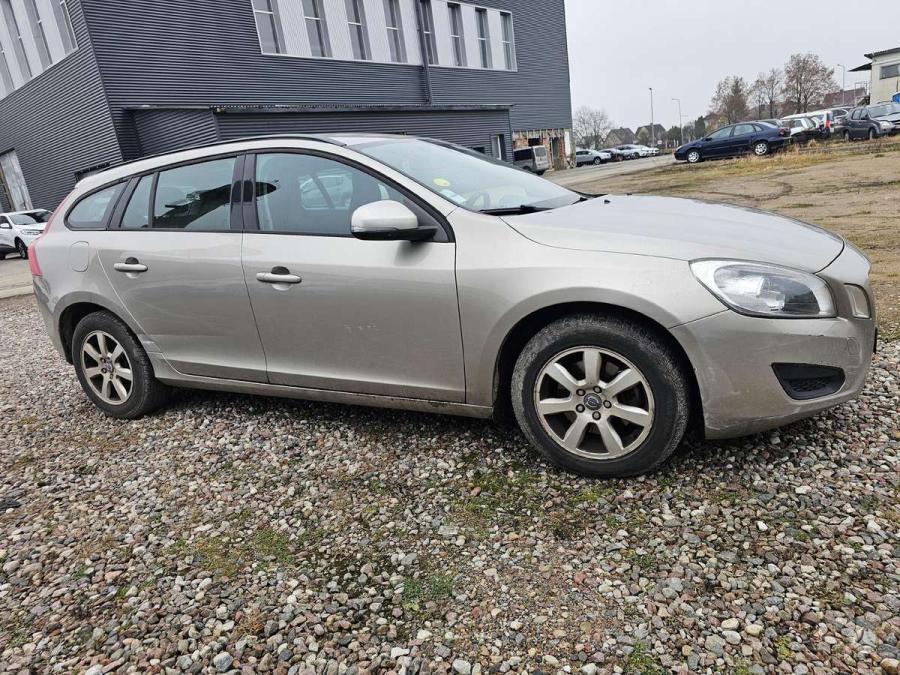 Volvo V60 2012 Tauragė, ar dzinēja tilpumu 1.56 L un nobraukumu 250 tūkst. km par 4500 €, foto 8 vietnē AUTOMOTO.COM.LV