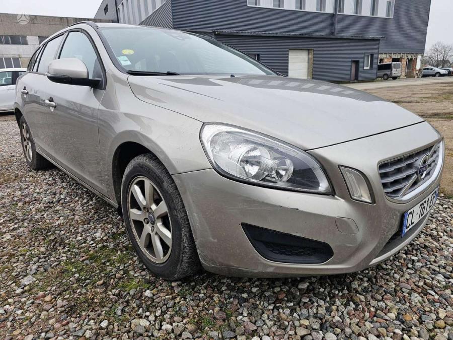 Volvo V60 2012 Tauragė, ar dzinēja tilpumu 1.56 L un nobraukumu 250 tūkst. km par 4500 €, foto 10 vietnē AUTOMOTO.COM.LV