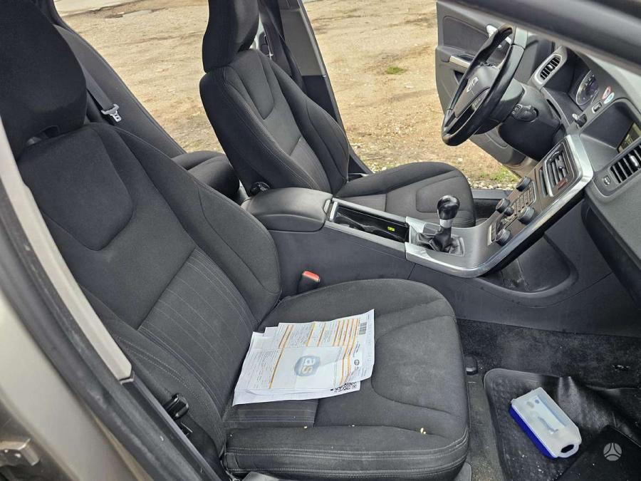 Volvo V60 2012 Tauragė, ar dzinēja tilpumu 1.56 L un nobraukumu 250 tūkst. km par 4500 €, foto 13 vietnē AUTOMOTO.COM.LV