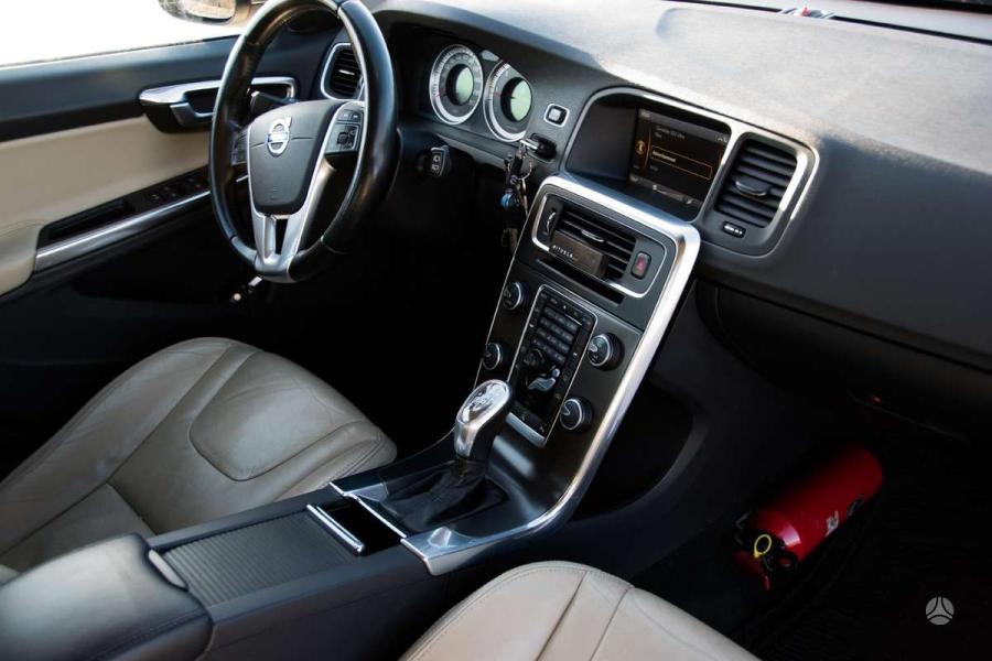 Volvo V60 2012 in Taurage, with an engine capacity of 1.56 L and mileage of 420 thousand km for 6000 €, photo 4 on AUTOMOTO.COM.LV