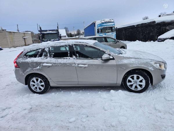 Volvo V60 2012 in Taurage, with an engine capacity of 1.56 L and mileage of 240 thousand km for 4300 €, photo 6 on AUTOMOTO.COM.LV