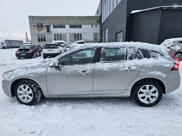 Volvo V60 2012 in Taurage, with an engine capacity of 1.56 L and mileage of 240 thousand km for 4300 €, photo 9 on AUTOMOTO.COM.LV
