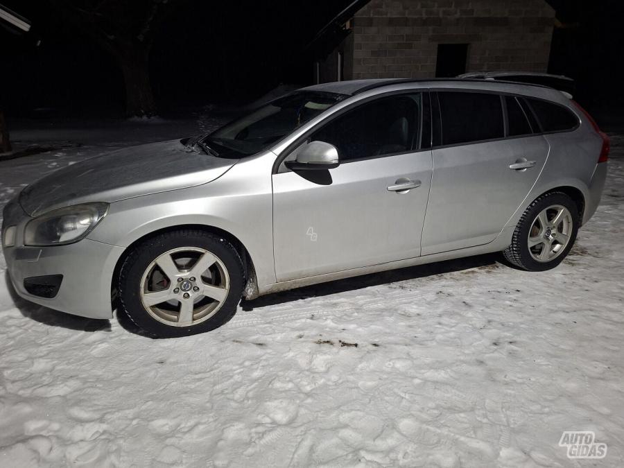 Volvo V60 2012 Radviliškis, ar dzinēja tilpumu 2.00 L un nobraukumu 340 tūkst. km par 4900 €, foto 1 vietnē AUTOMOTO.COM.LV