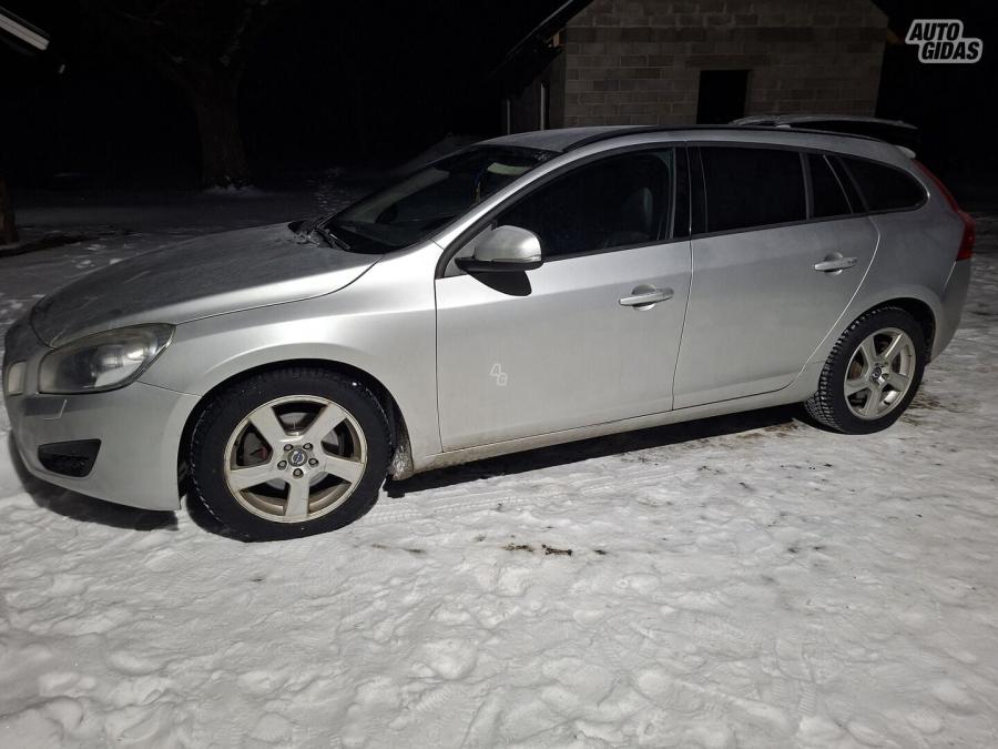 Volvo V60 2012 Radviliškis, ar dzinēja tilpumu 2.00 L un nobraukumu 340 tūkst. km par 4900 €, foto 2 vietnē AUTOMOTO.COM.LV