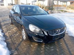 Volvo V60 2012 Kauņa, ar dzinēja tilpumu 2.00 L un nobraukumu 320 tūkst. km par 4900 €, foto  vietnē AUTOMOTO.COM.LV
