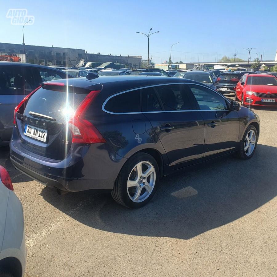 Volvo V60 2012 in Klaipeda, with an engine capacity of 1.60 L and mileage of 211 thousand km for 5350 €, photo 5 on AUTOMOTO.COM.LV