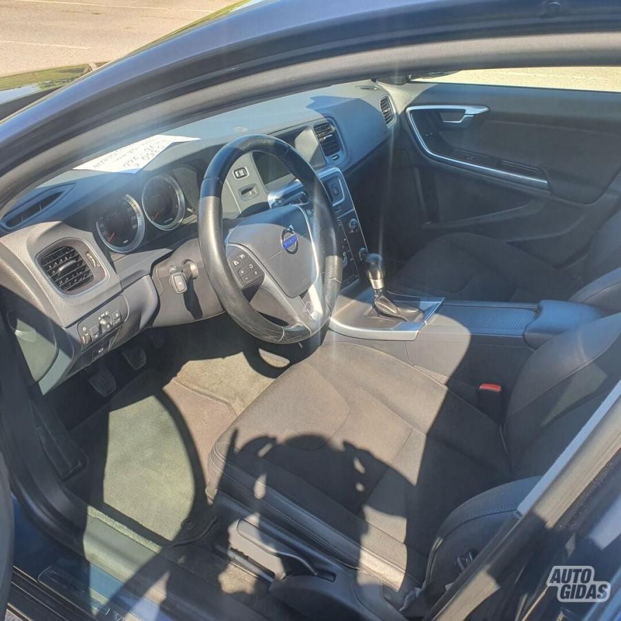 Volvo V60 2012 in Klaipeda, with an engine capacity of 1.60 L and mileage of 211 thousand km for 5350 €, photo 11 on AUTOMOTO.COM.LV