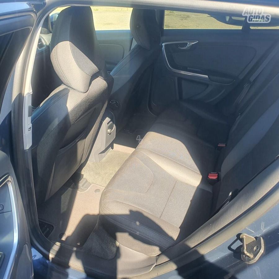 Volvo V60 2012 in Klaipeda, with an engine capacity of 1.60 L and mileage of 211 thousand km for 5350 €, photo 12 on AUTOMOTO.COM.LV