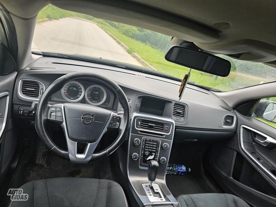 Volvo V60 2012 Kauņa, ar dzinēja tilpumu 2.40 L un nobraukumu 376 tūkst. km par 4300 €, foto 9 vietnē AUTOMOTO.COM.LV