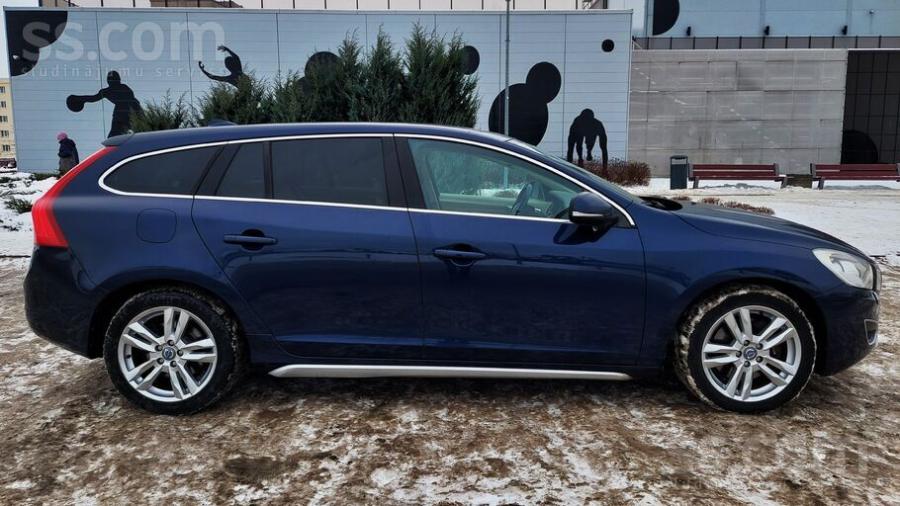 Volvo V60 2012 Rīga, ar dzinēja tilpumu 2.40 L un nobraukumu 240 tūkst. km par 7950 €, foto 10 vietnē AUTOMOTO.COM.LV