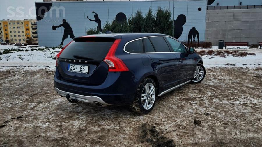 Volvo V60 2012 Rīga, ar dzinēja tilpumu 2.40 L un nobraukumu 240 tūkst. km par 7950 €, foto 22 vietnē AUTOMOTO.COM.LV