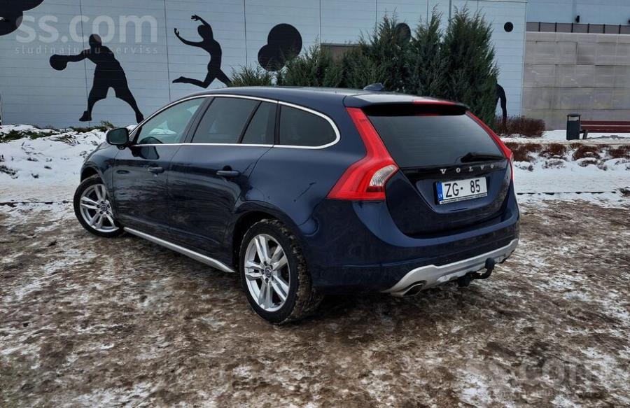 Volvo V60 2012 Rīga, ar dzinēja tilpumu 2.40 L un nobraukumu 240 tūkst. km par 7950 €, foto 23 vietnē AUTOMOTO.COM.LV