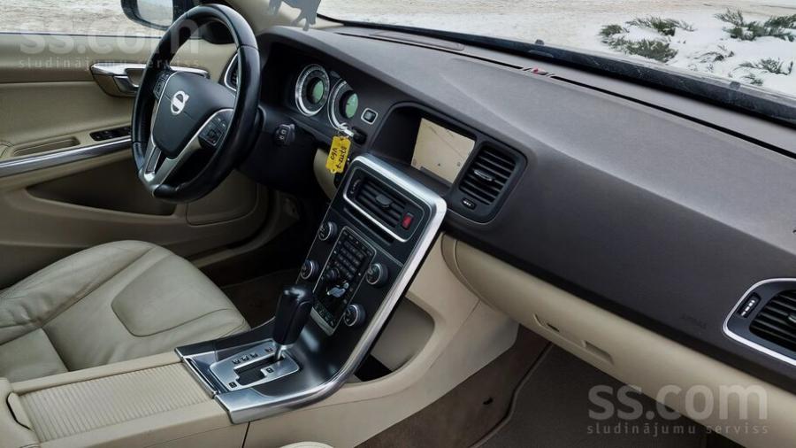 Volvo V60 2012 Rīga, ar dzinēja tilpumu 2.40 L un nobraukumu 240 tūkst. km par 7950 €, foto 24 vietnē AUTOMOTO.COM.LV