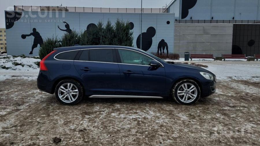 Volvo V60 2012 Rīga, ar dzinēja tilpumu 2.40 L un nobraukumu 240 tūkst. km par 7950 €, foto 26 vietnē AUTOMOTO.COM.LV