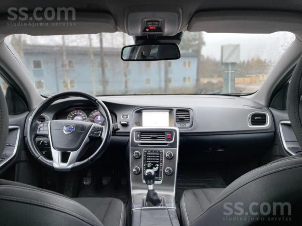 Volvo V60 2012 in Riga, with an engine capacity of 2.00 L and mileage of 244 thousand km for 5950 €, photo 5 on AUTOMOTO.COM.LV