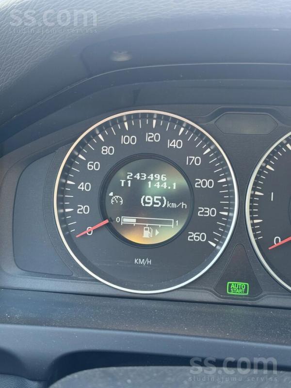Volvo V60 2012 in Riga, with an engine capacity of 2.00 L and mileage of 244 thousand km for 5950 €, photo 6 on AUTOMOTO.COM.LV