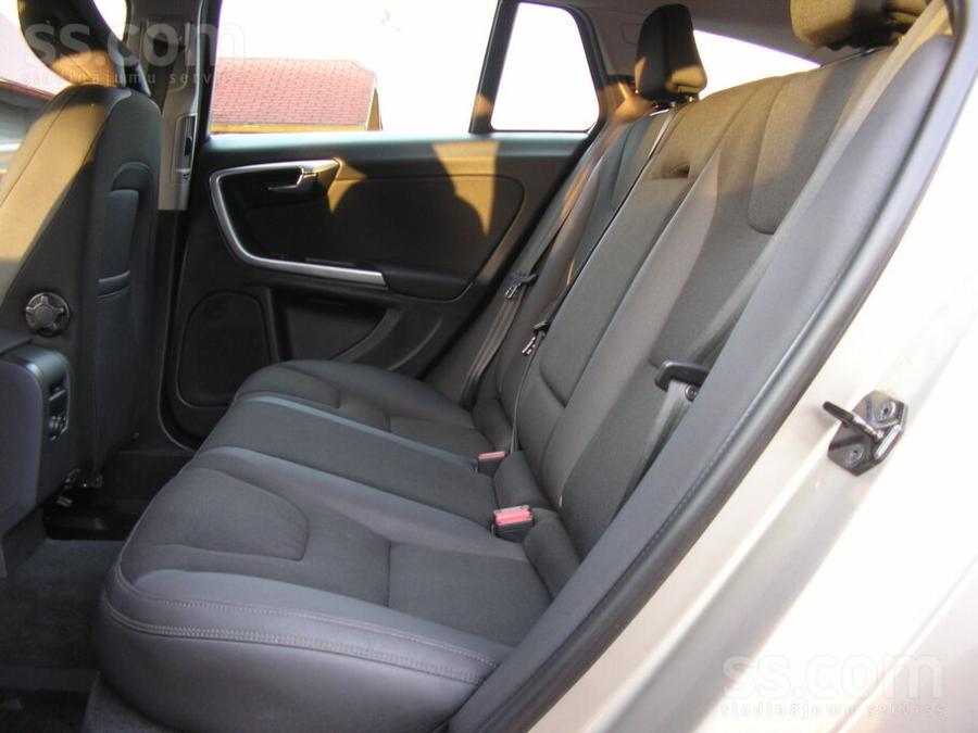 Volvo V60 2012 in Riga, with an engine capacity of 2.00 L and mileage of 0 thousand km for 6750 €, photo 20 on AUTOMOTO.COM.LV