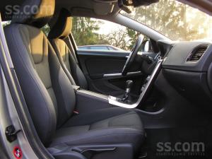 Volvo V60 2012 in Riga, with an engine capacity of 2.00 L and mileage of 0 thousand km for 6750 €, photo 25 on AUTOMOTO.COM.LV