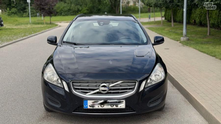 Volvo V60 2012 in Vilnius, with an engine capacity of 1.60 L and mileage of 344 thousand km for 3950 €, photo 3 on AUTOMOTO.COM.LV