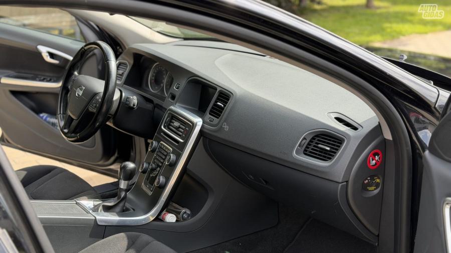Volvo V60 2012 in Vilnius, with an engine capacity of 1.60 L and mileage of 344 thousand km for 3950 €, photo 11 on AUTOMOTO.COM.LV