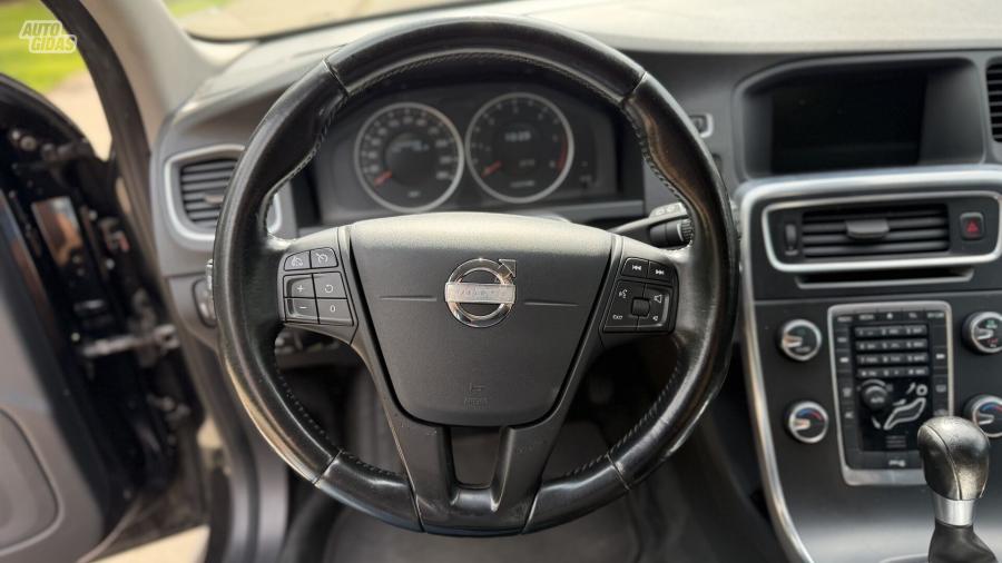 Volvo V60 2012 in Vilnius, with an engine capacity of 1.60 L and mileage of 344 thousand km for 3950 €, photo 16 on AUTOMOTO.COM.LV