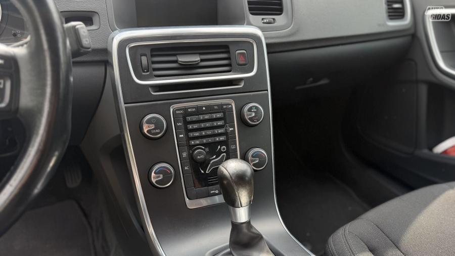Volvo V60 2012 in Vilnius, with an engine capacity of 1.60 L and mileage of 344 thousand km for 3950 €, photo 17 on AUTOMOTO.COM.LV
