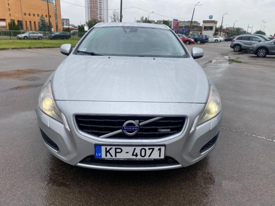 Volvo V60 2012 Rīga, ar dzinēja tilpumu 2.00 L un nobraukumu 288 tūkst. km par 5950 €, foto 6 vietnē AUTOMOTO.COM.LV