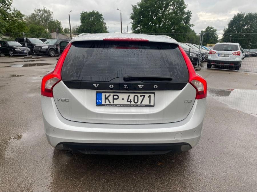 Volvo V60 2012 Rīga, ar dzinēja tilpumu 2.00 L un nobraukumu 288 tūkst. km par 5950 €, foto 7 vietnē AUTOMOTO.COM.LV