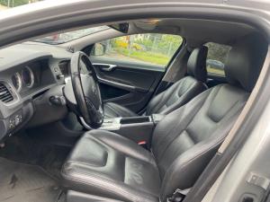 Volvo V60 2012 Rīga, ar dzinēja tilpumu 2.00 L un nobraukumu 288 tūkst. km par 5950 €, foto 8 vietnē AUTOMOTO.COM.LV