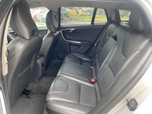 Volvo V60 2012 Rīga, ar dzinēja tilpumu 2.00 L un nobraukumu 288 tūkst. km par 5950 €, foto 9 vietnē AUTOMOTO.COM.LV
