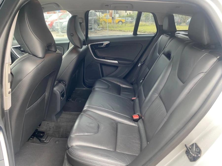 Volvo V60 2012 Rīga, ar dzinēja tilpumu 2.00 L un nobraukumu 288 tūkst. km par 5950 €, foto 9 vietnē AUTOMOTO.COM.LV