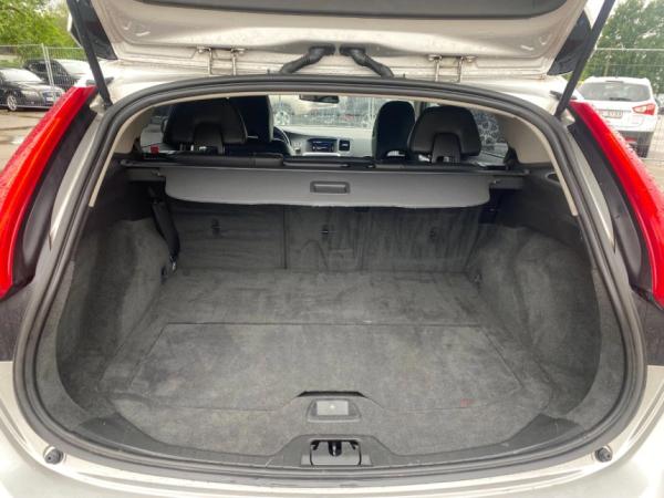 Volvo V60 2012 Rīga, ar dzinēja tilpumu 2.00 L un nobraukumu 288 tūkst. km par 5950 €, foto 9 vietnē AUTOMOTO.COM.LV