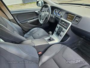 Volvo V60 2012 in Tartu, with an engine capacity of 2.40 L and mileage of 209 thousand km for 6990 €, photo 13 on AUTOMOTO.COM.LV