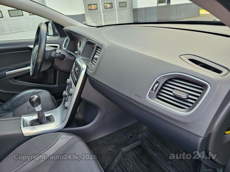 Volvo V60 2012 in Tartu, with an engine capacity of 2.40 L and mileage of 209 thousand km for 6990 €, photo 15 on AUTOMOTO.COM.LV