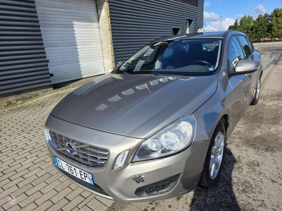 Volvo V60 2012 Tauragė, ar dzinēja tilpumu 1.56 L un nobraukumu 270 tūkst. km par 4499 €, foto 10 vietnē AUTOMOTO.COM.LV