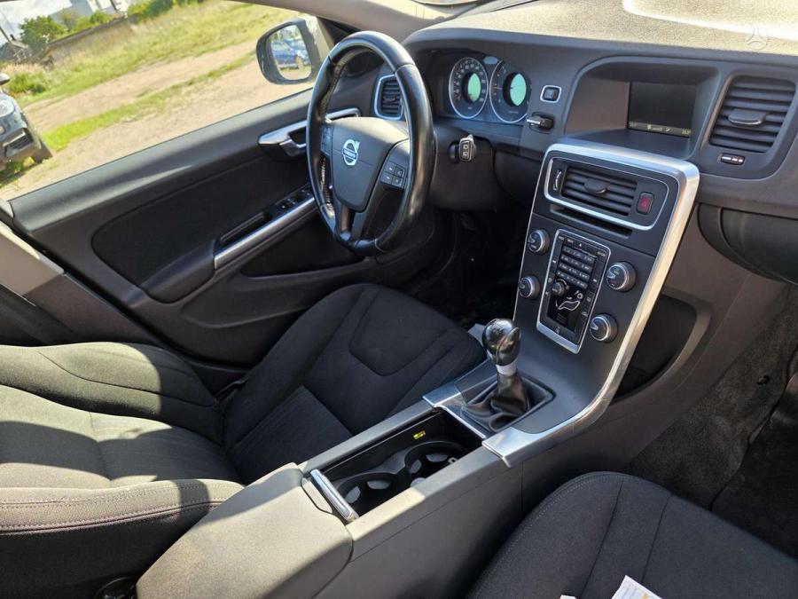 Volvo V60 2012 Tauragė, ar dzinēja tilpumu 1.56 L un nobraukumu 270 tūkst. km par 4499 €, foto 17 vietnē AUTOMOTO.COM.LV