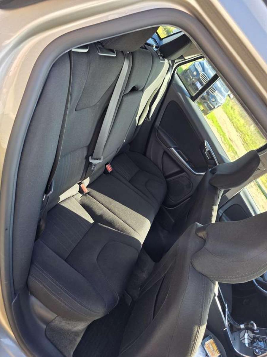 Volvo V60 2012 Tauragė, ar dzinēja tilpumu 1.56 L un nobraukumu 270 tūkst. km par 4499 €, foto 19 vietnē AUTOMOTO.COM.LV