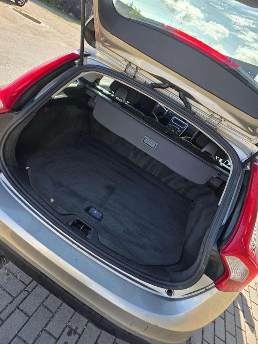 Volvo V60 2012 Tauragė, ar dzinēja tilpumu 1.56 L un nobraukumu 270 tūkst. km par 4499 €, foto 20 vietnē AUTOMOTO.COM.LV