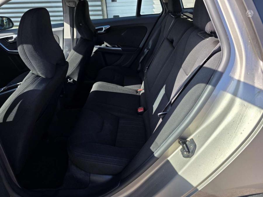 Volvo V60 2012 Tauragė, ar dzinēja tilpumu 1.56 L un nobraukumu 270 tūkst. km par 4499 €, foto 21 vietnē AUTOMOTO.COM.LV