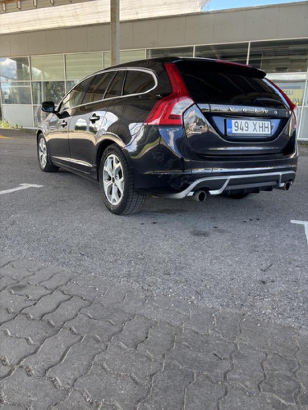Volvo V60 2012 Valga, ar dzinēja tilpumu 2.00 L un nobraukumu 346 tūkst. km par 5900 €, foto 4 vietnē AUTOMOTO.COM.LV